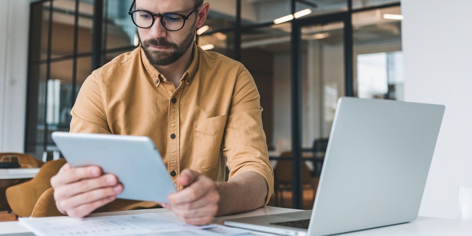 HubSpot website analytics explained (features, reports & best practices)